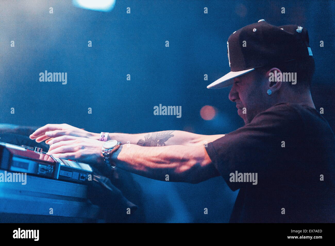 MOSCOW, RUSSIA - 8 MARCH, 2015 : Live performance of famous hip-hop ...