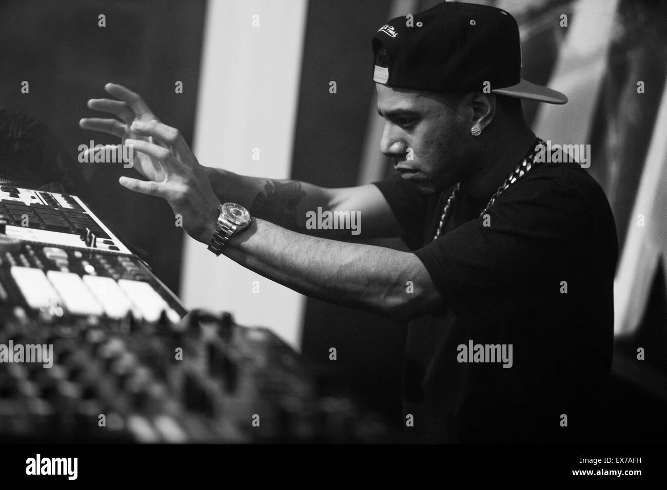 MOSCOW, RUSSIA - 8 MARCH, 2015 : Live performance of famous hip-hop ...