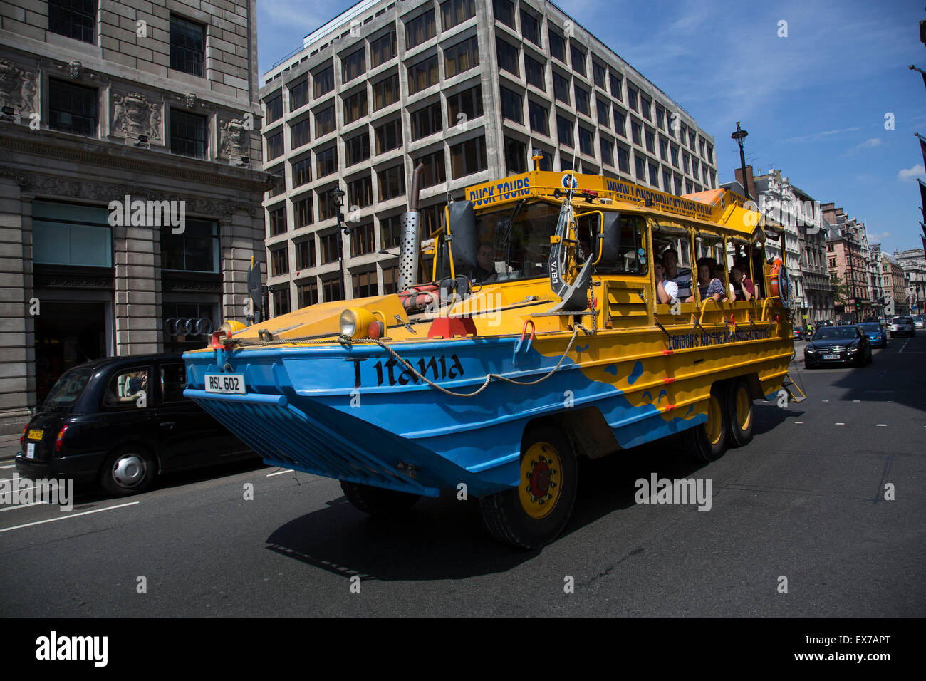 British amphibious vehicles hi-res stock photography and images - Alamy