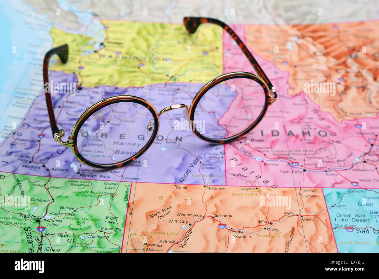 Glasses on a map of USA - Oregon Stock Photo - Alamy