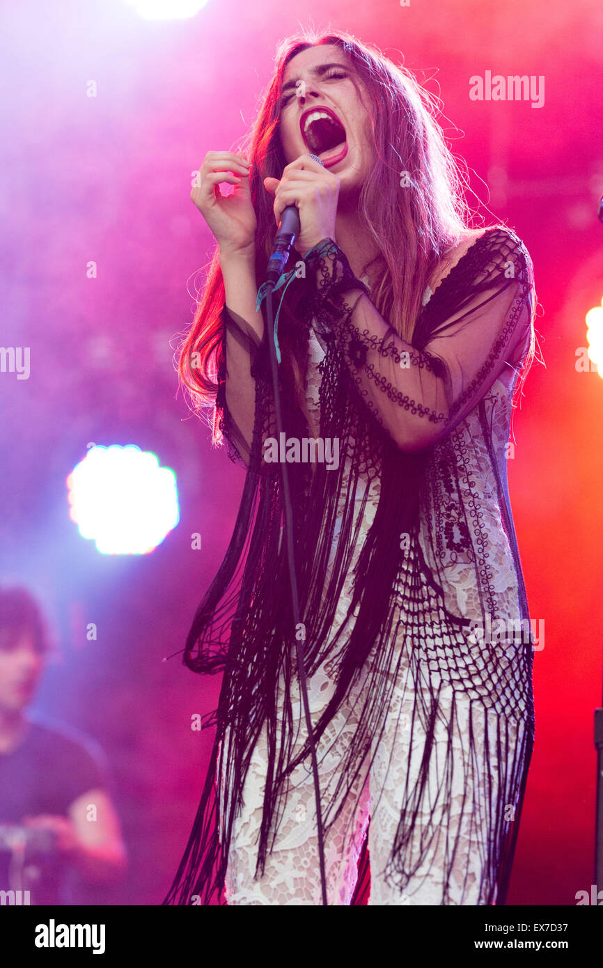 Ryn weaver hi-res stock photography and images - Alamy