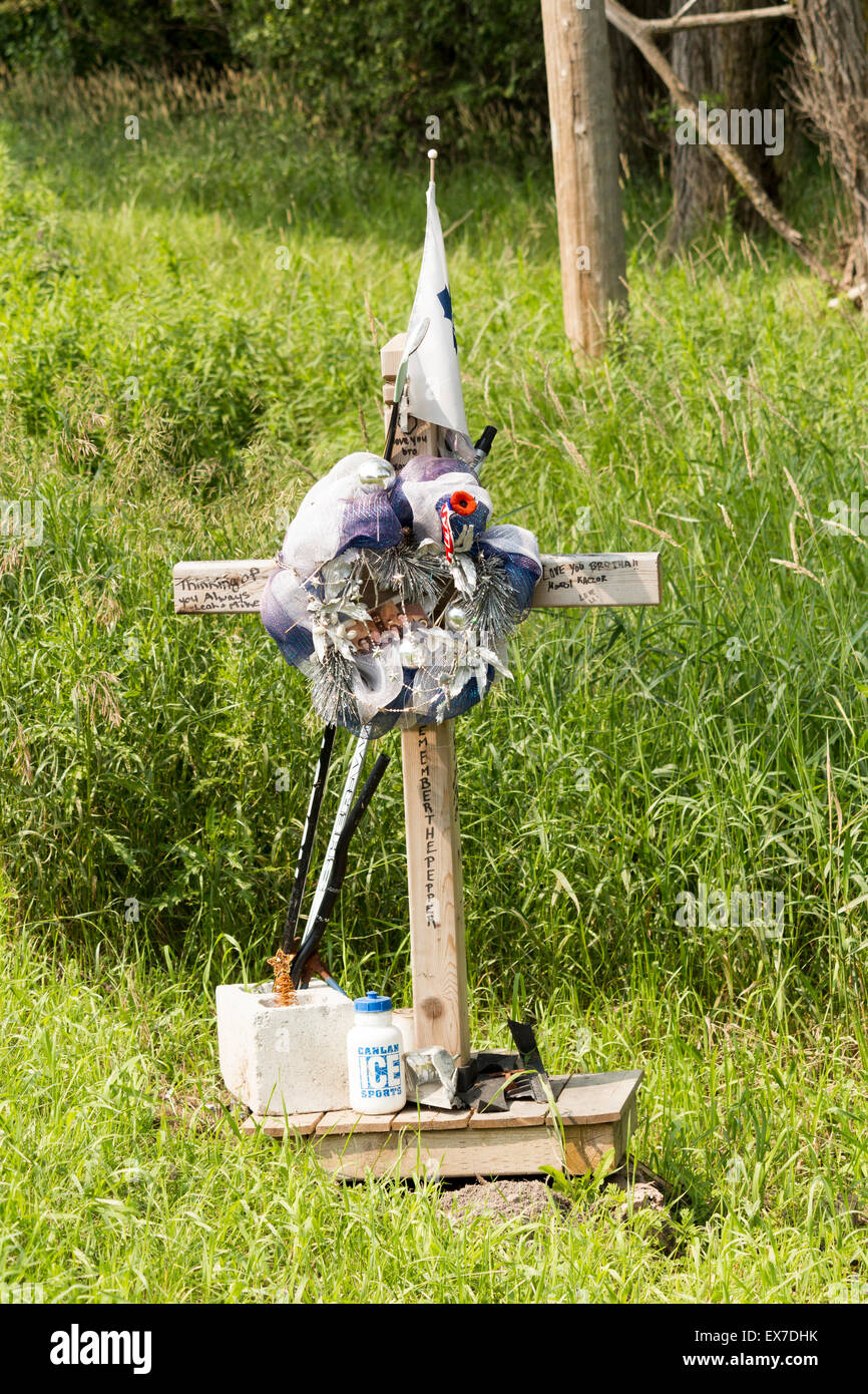 Roadside memorial cross hi-res stock photography and images - Alamy