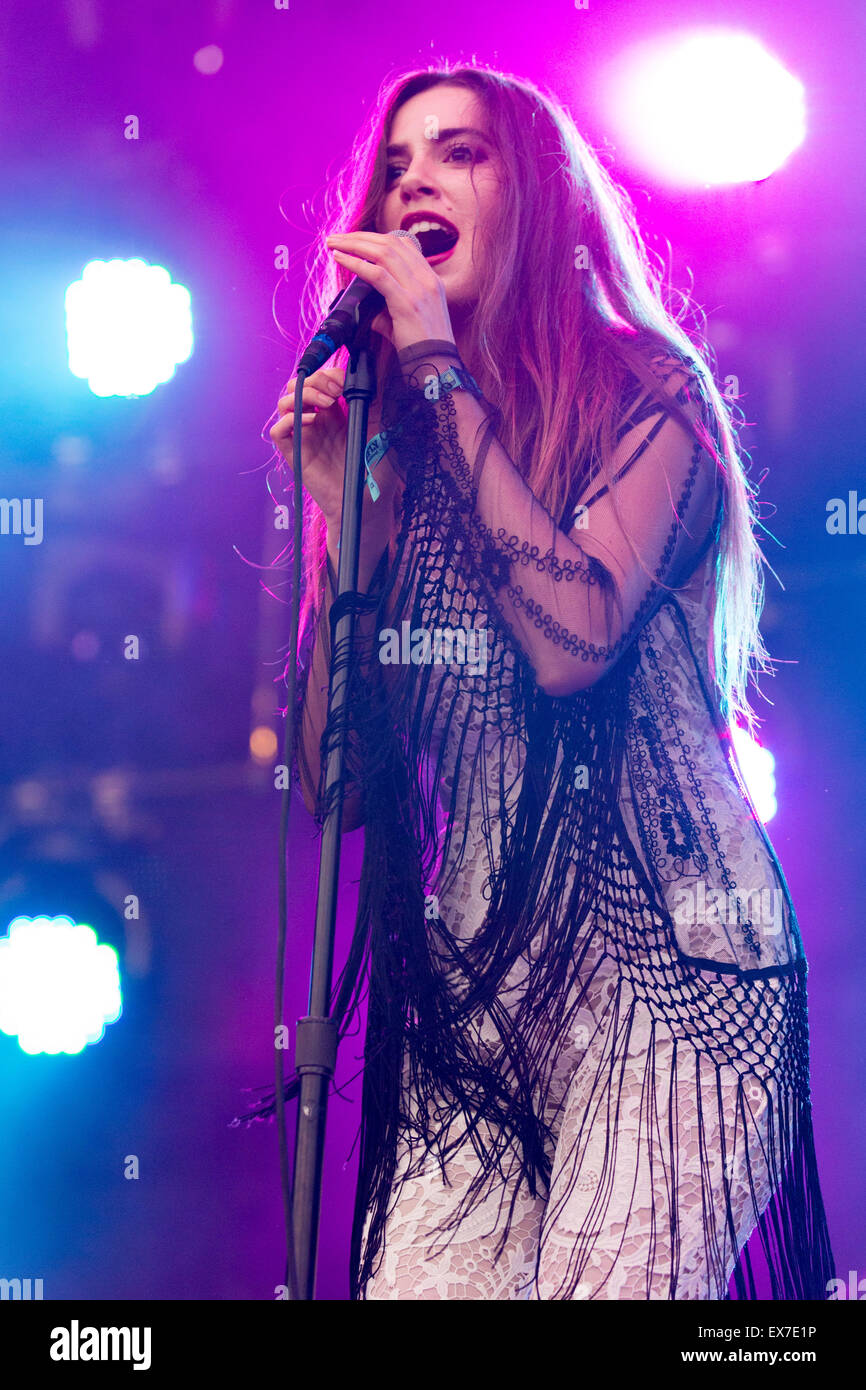 Ryn weaver hi-res stock photography and images - Alamy