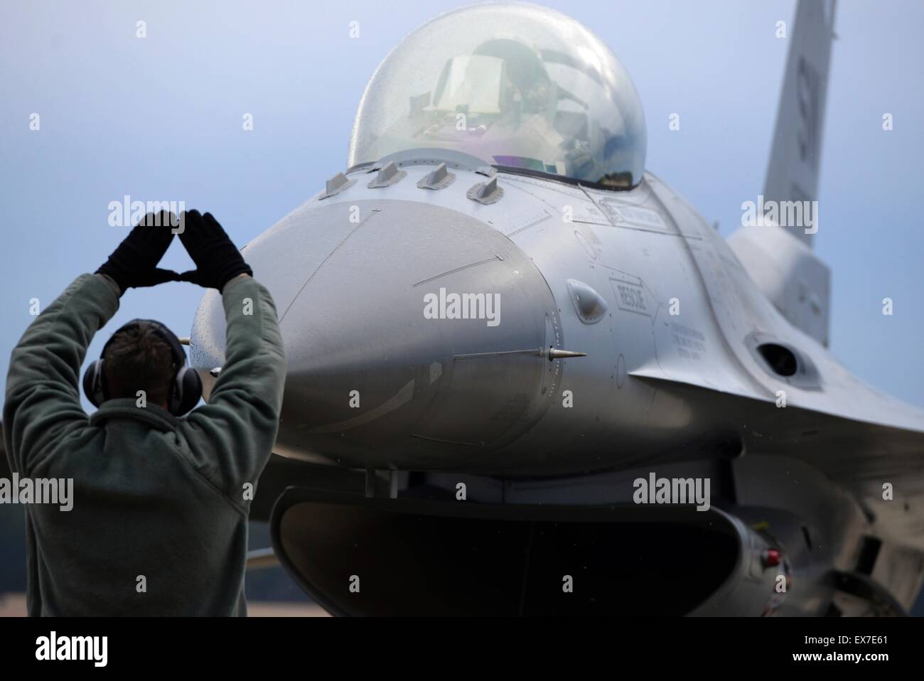 Aircraft marshalls hi-res stock photography and images - Alamy