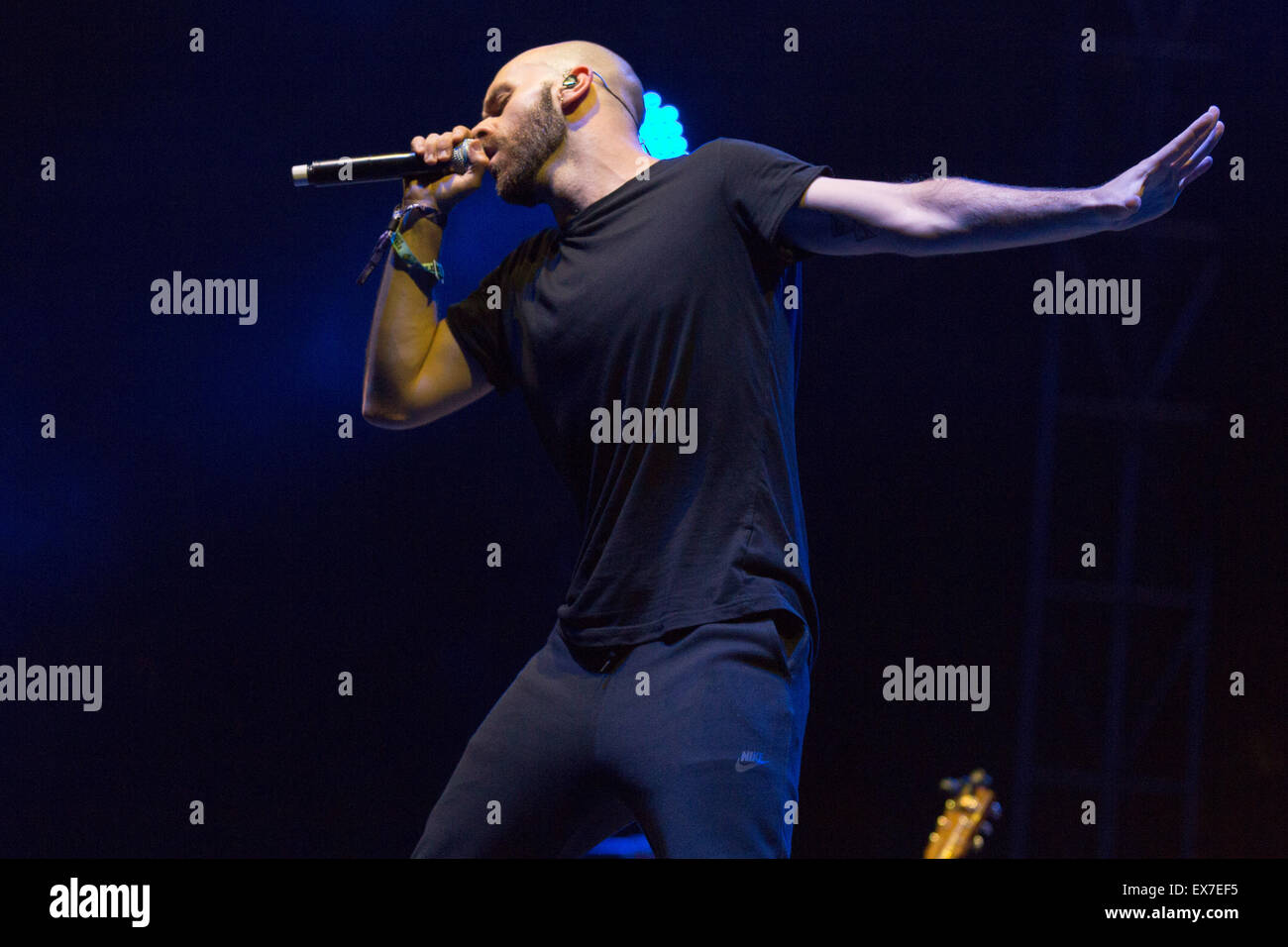 Singer sam harris x ambassadors hi-res stock photography and images - Alamy