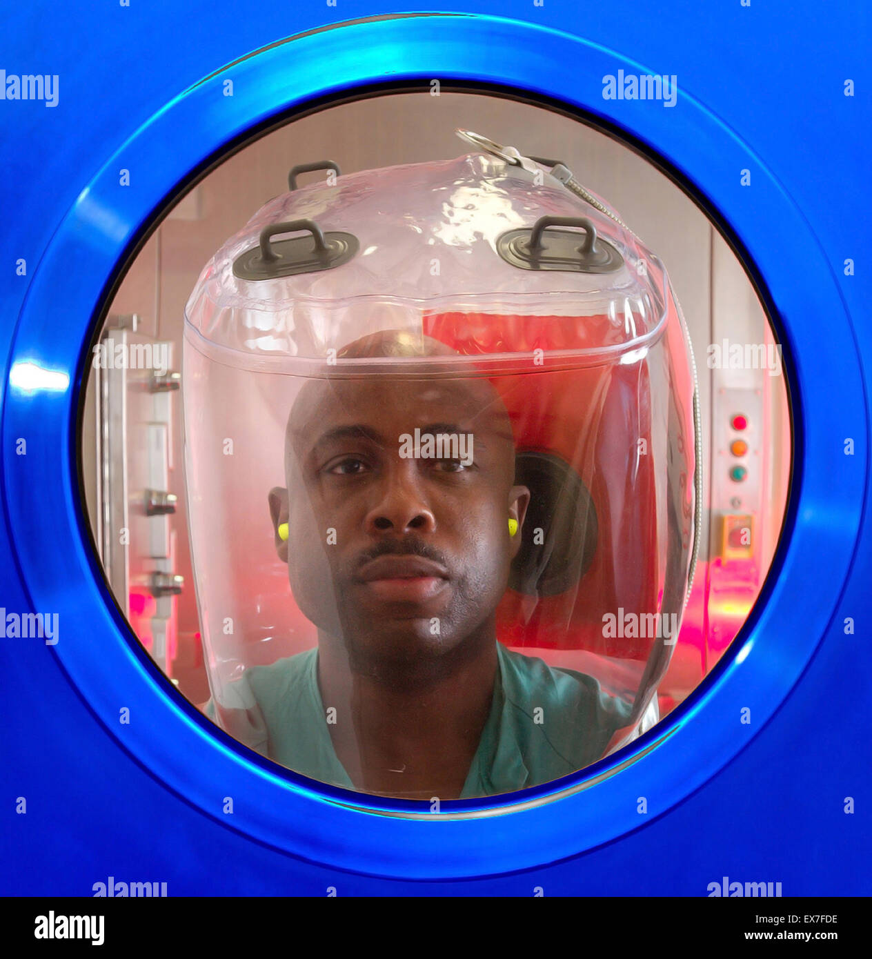 Bsl 4 containment laboratory hi-res stock photography and images - Alamy