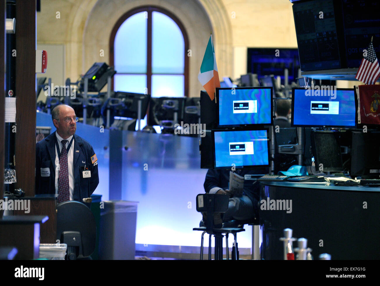 New york stock exchange trading floor 2015 hi-res stock photography and ...