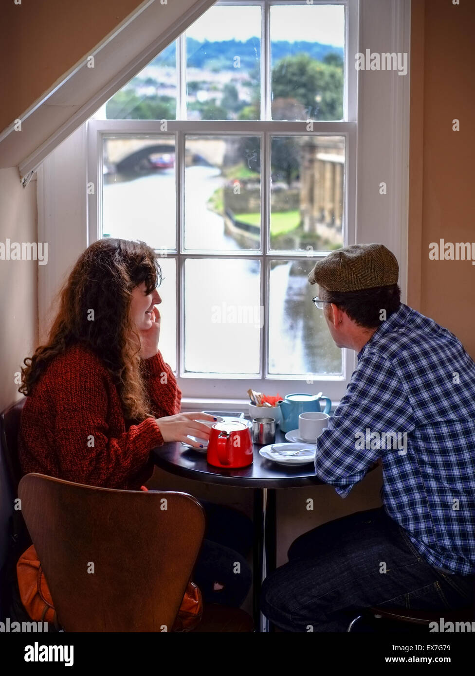 Cafe Bath on Pulteney Bridge over the river Avon Stock Photo - Alamy