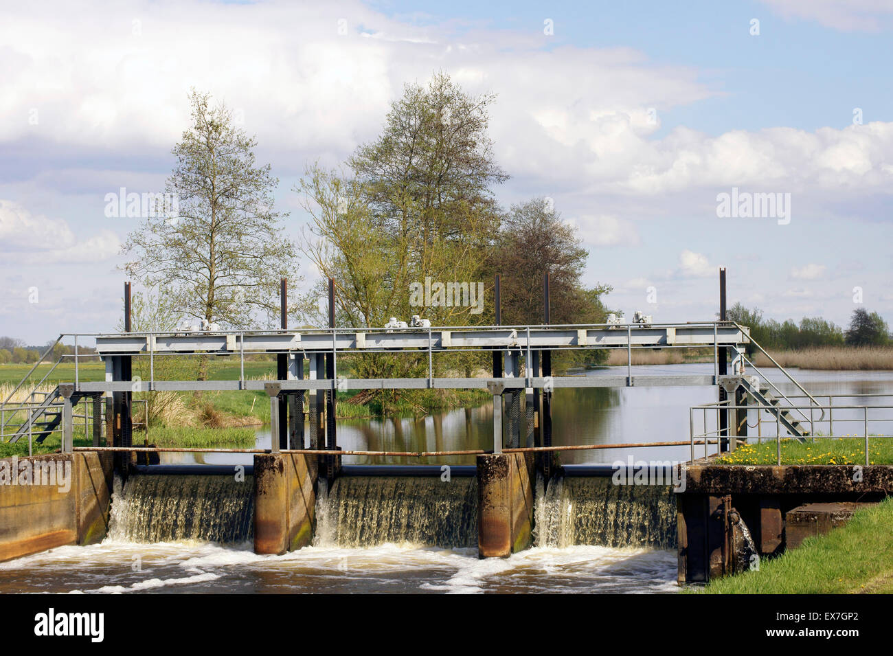 Barrage weir hi-res stock photography and images - Alamy