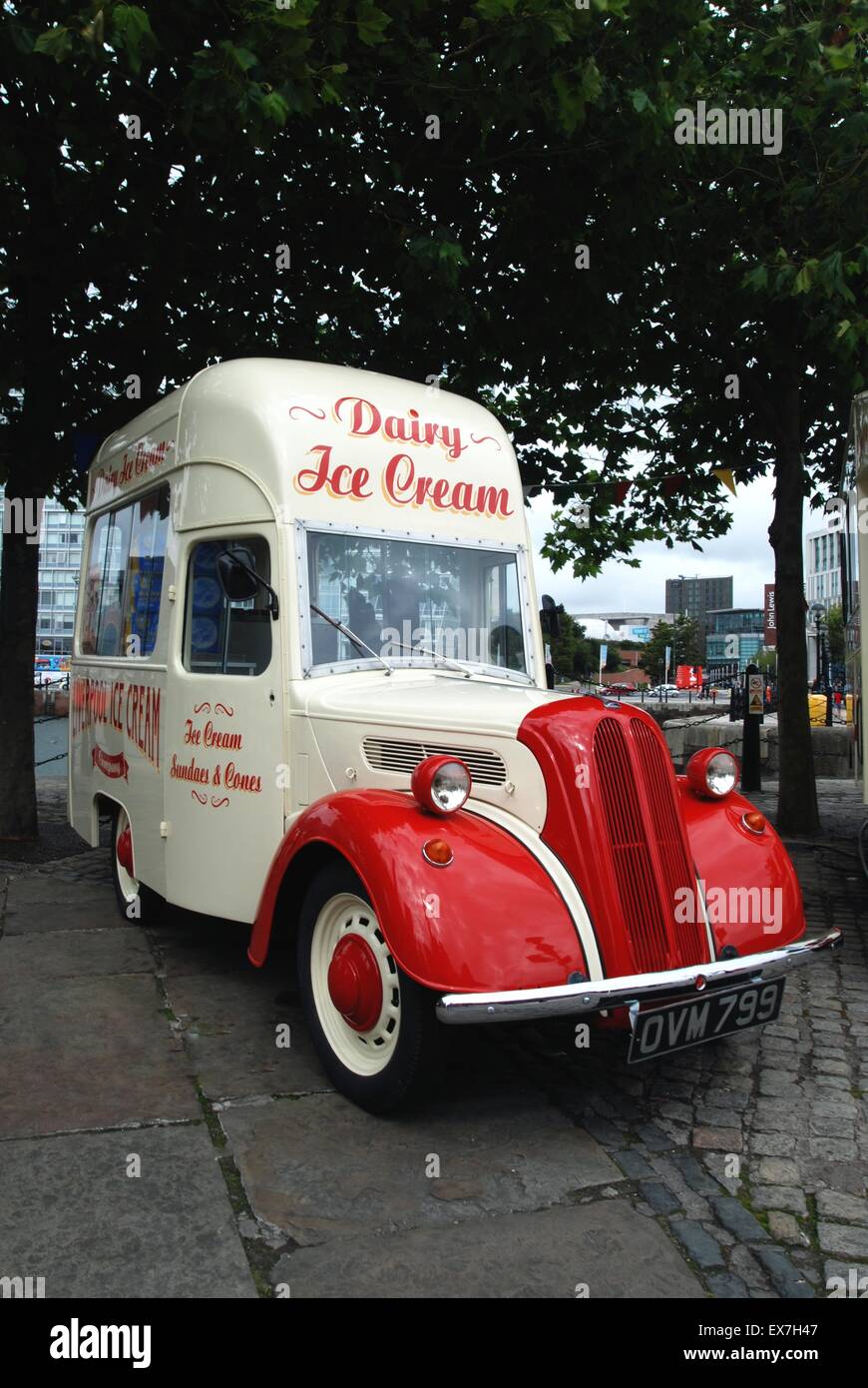 Ice cream van vintage vehicle hi-res stock photography and images - Alamy