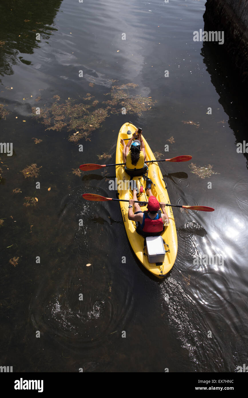 Yellow kayak paddle water hi-res stock photography and images - Alamy