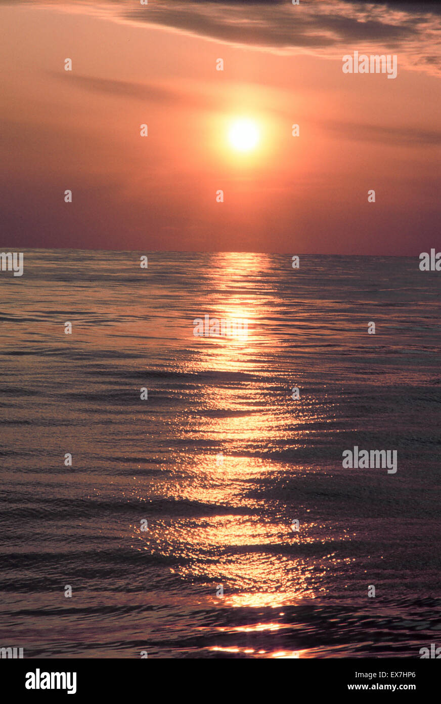 Sunset over water ocean hi-res stock photography and images - Alamy