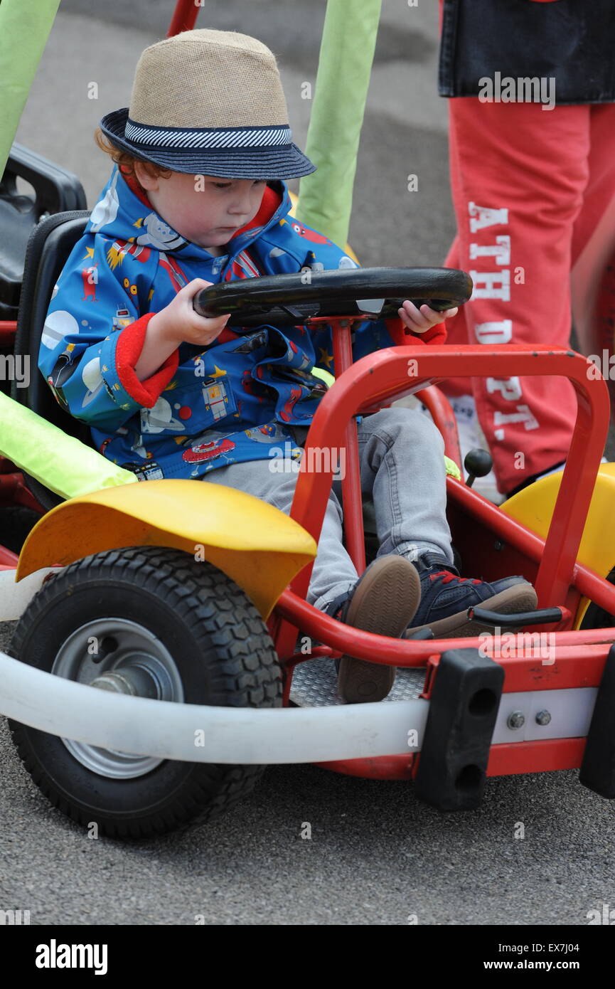 Kids go kart racing hi-res stock photography and images - Alamy