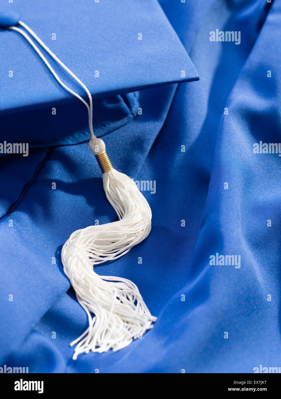 University gown hi-res stock photography and images - Alamy