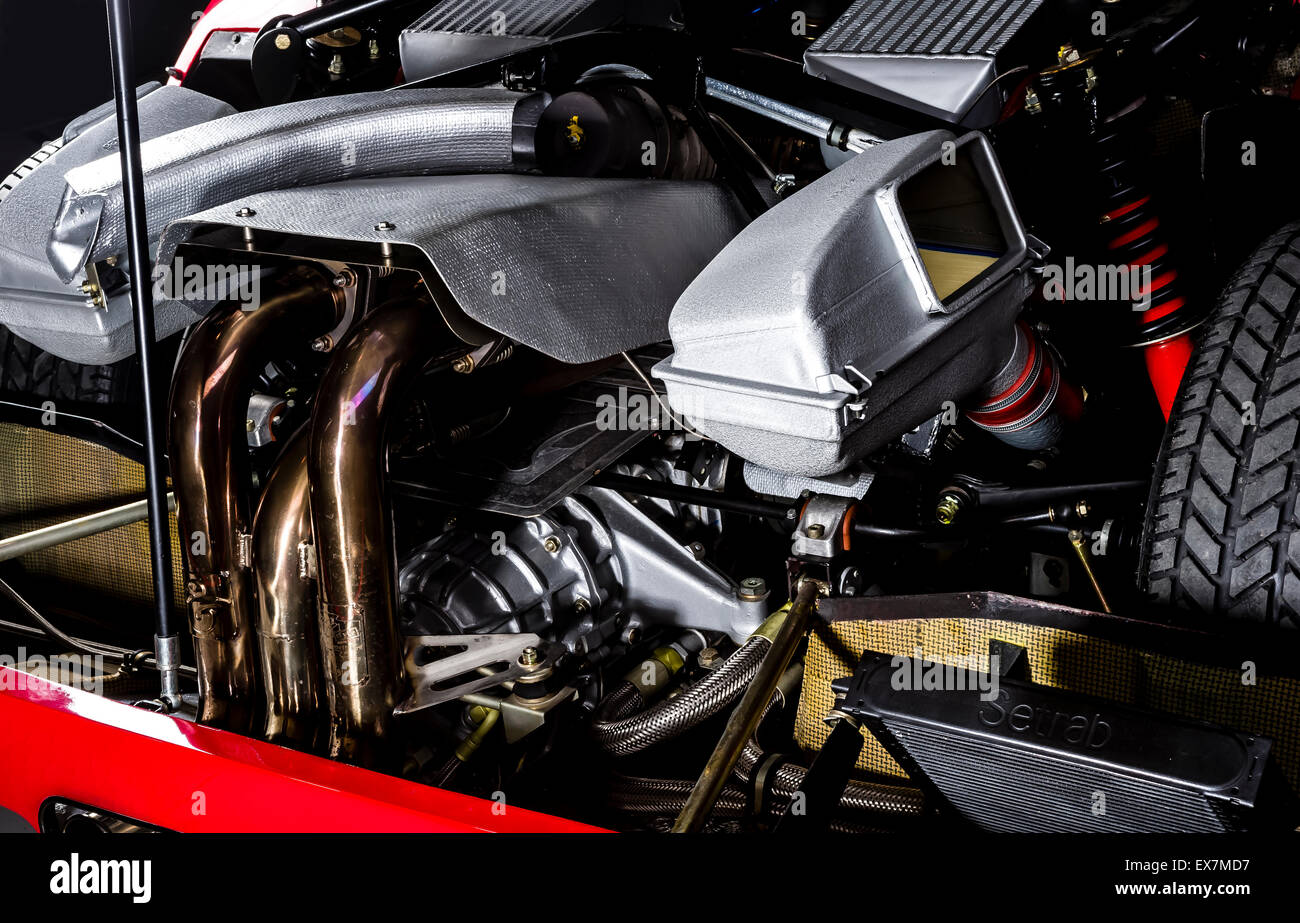 Ferrari F40 Engine Stock Photos & Ferrari F40 Engine Stock Images - Alamy