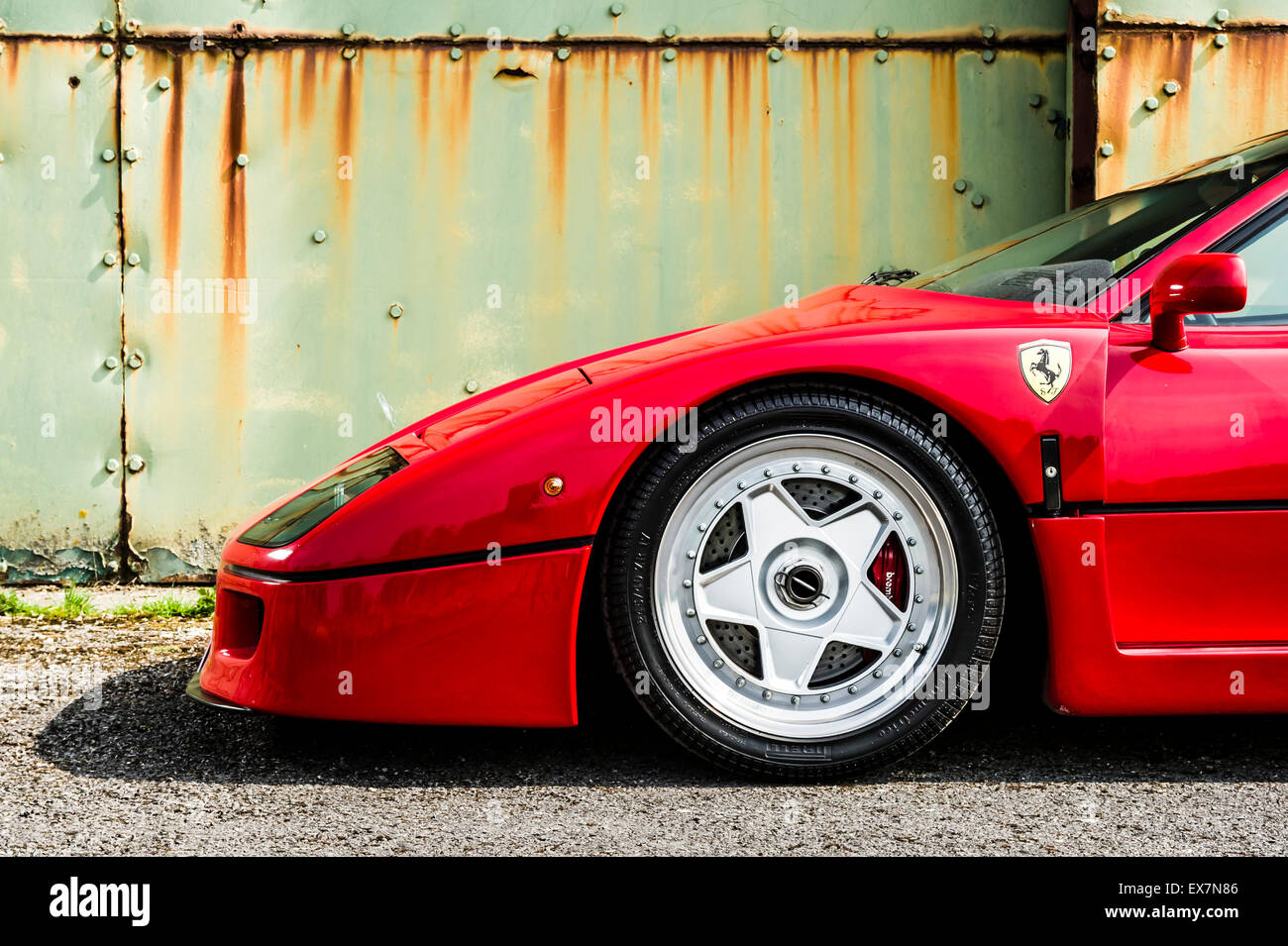 Ferrari f40 red hi-res stock photography and images - Alamy