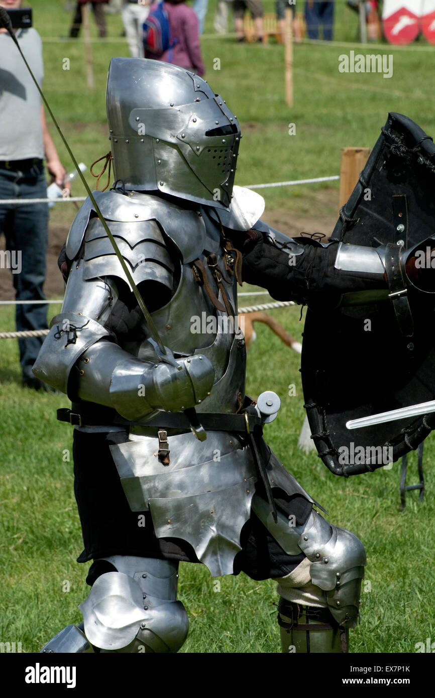 Medieval fighting hi-res stock photography and images - Alamy