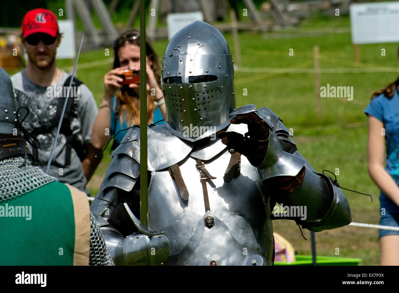 Medieval fighting hi-res stock photography and images - Alamy