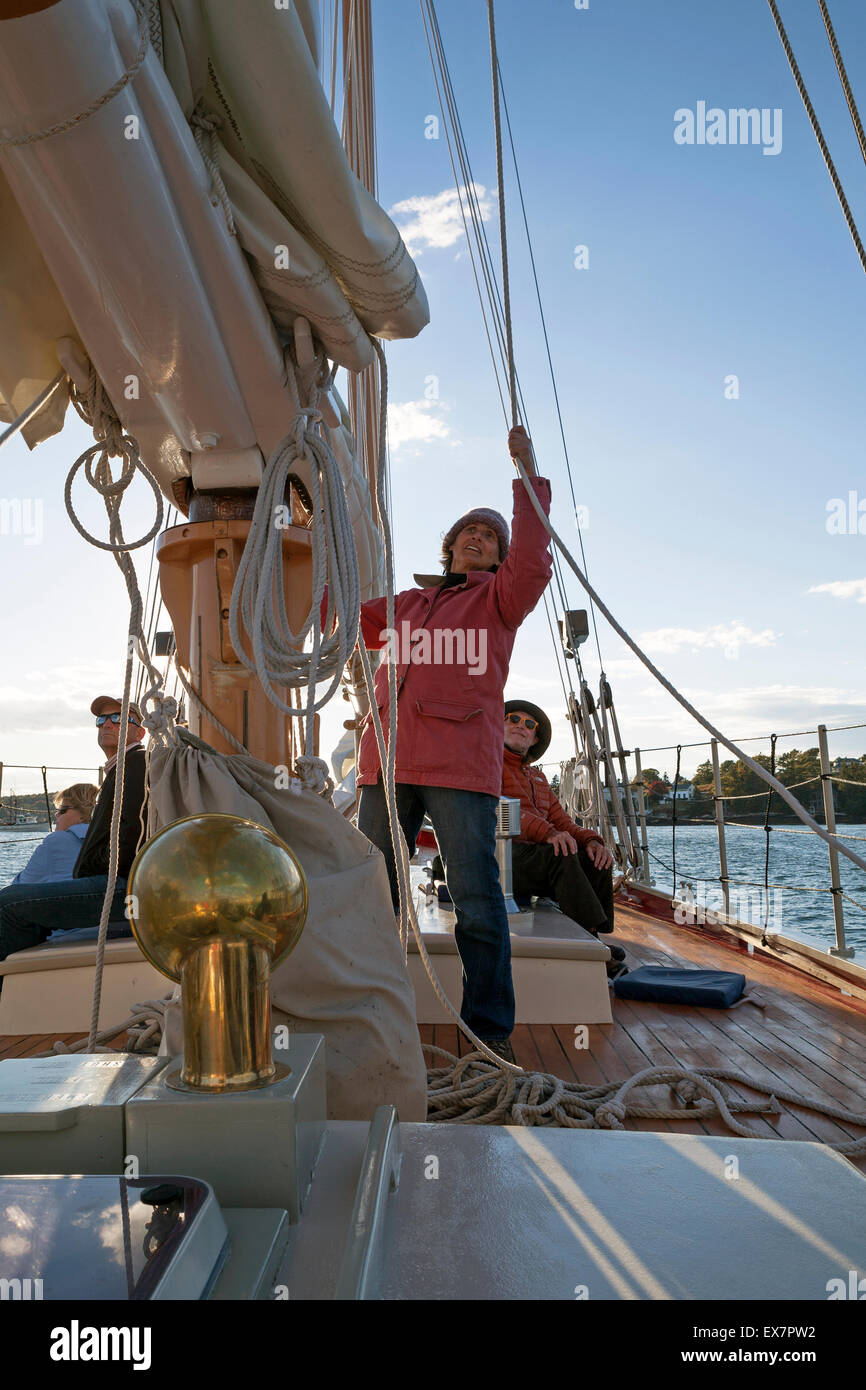 Sailor ropes sail sailboat hi-res stock photography and images - Alamy