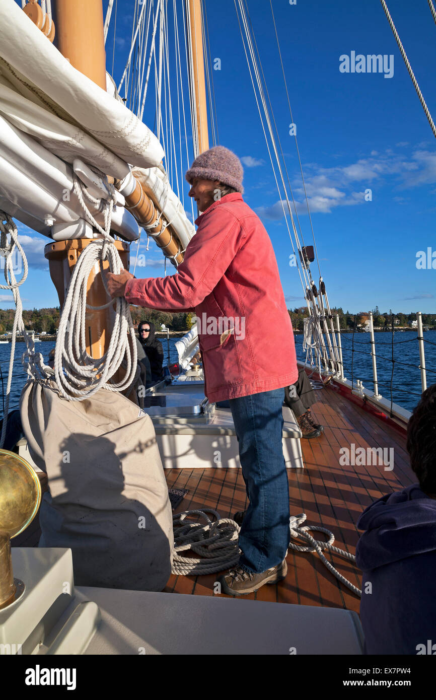 Sailor ropes sail sailboat hi-res stock photography and images - Alamy