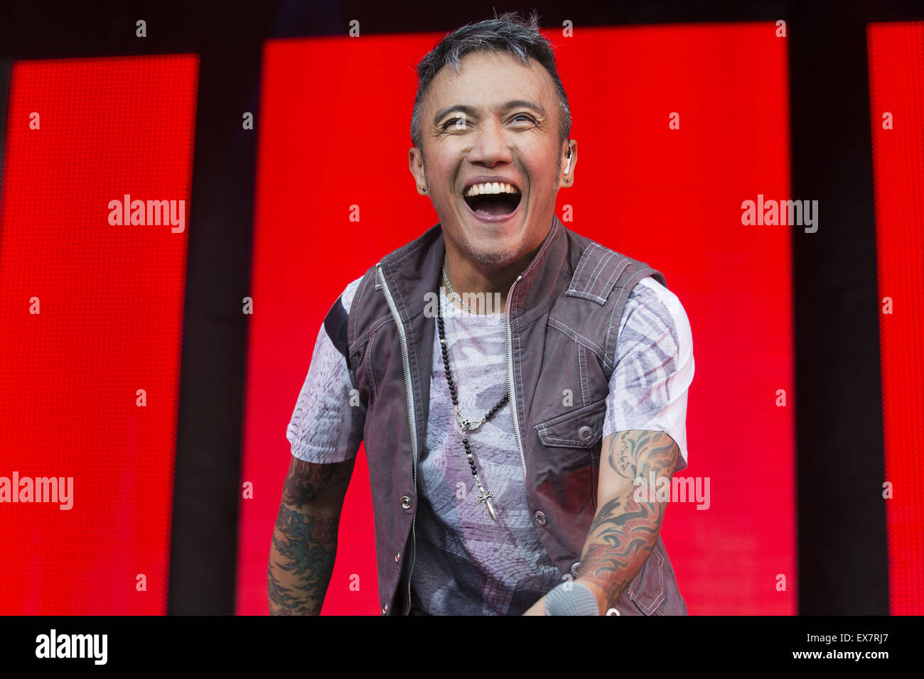 Journey lead singer arnel pineda hi-res stock photography and images ...