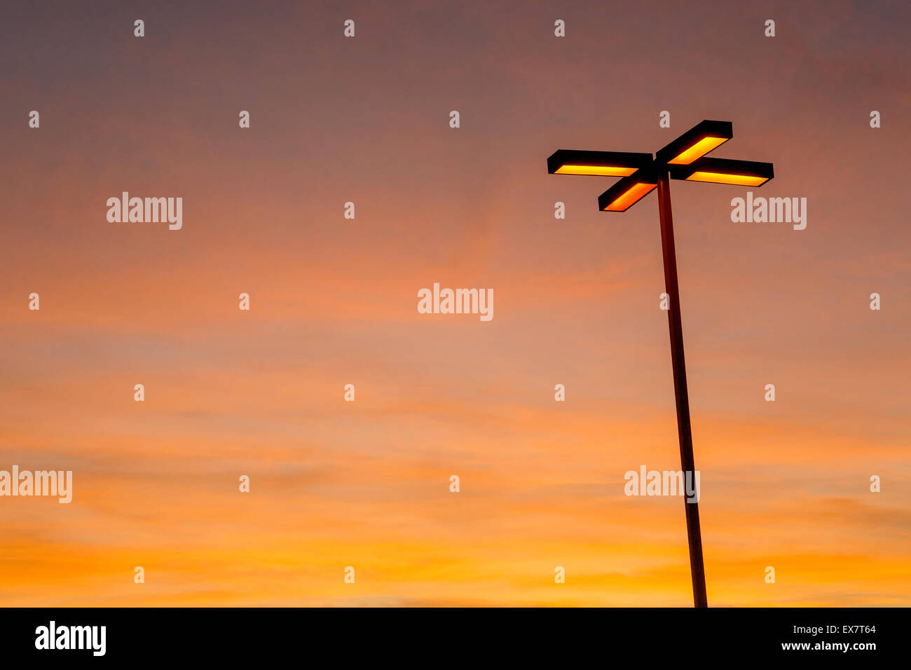 Light pole hi-res stock photography and images - Alamy