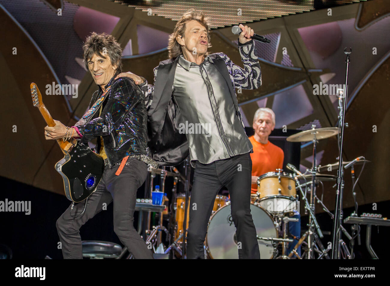 Detroit, Michigan, USA. 8th July, 2015. MICK JAGGER and RONNIE WOODS of ...