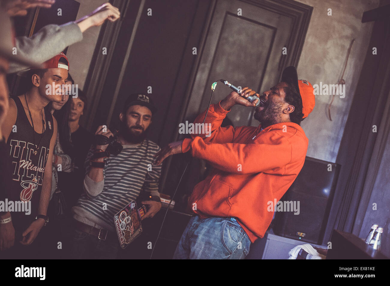 Live rapping hi-res stock photography and images - Alamy