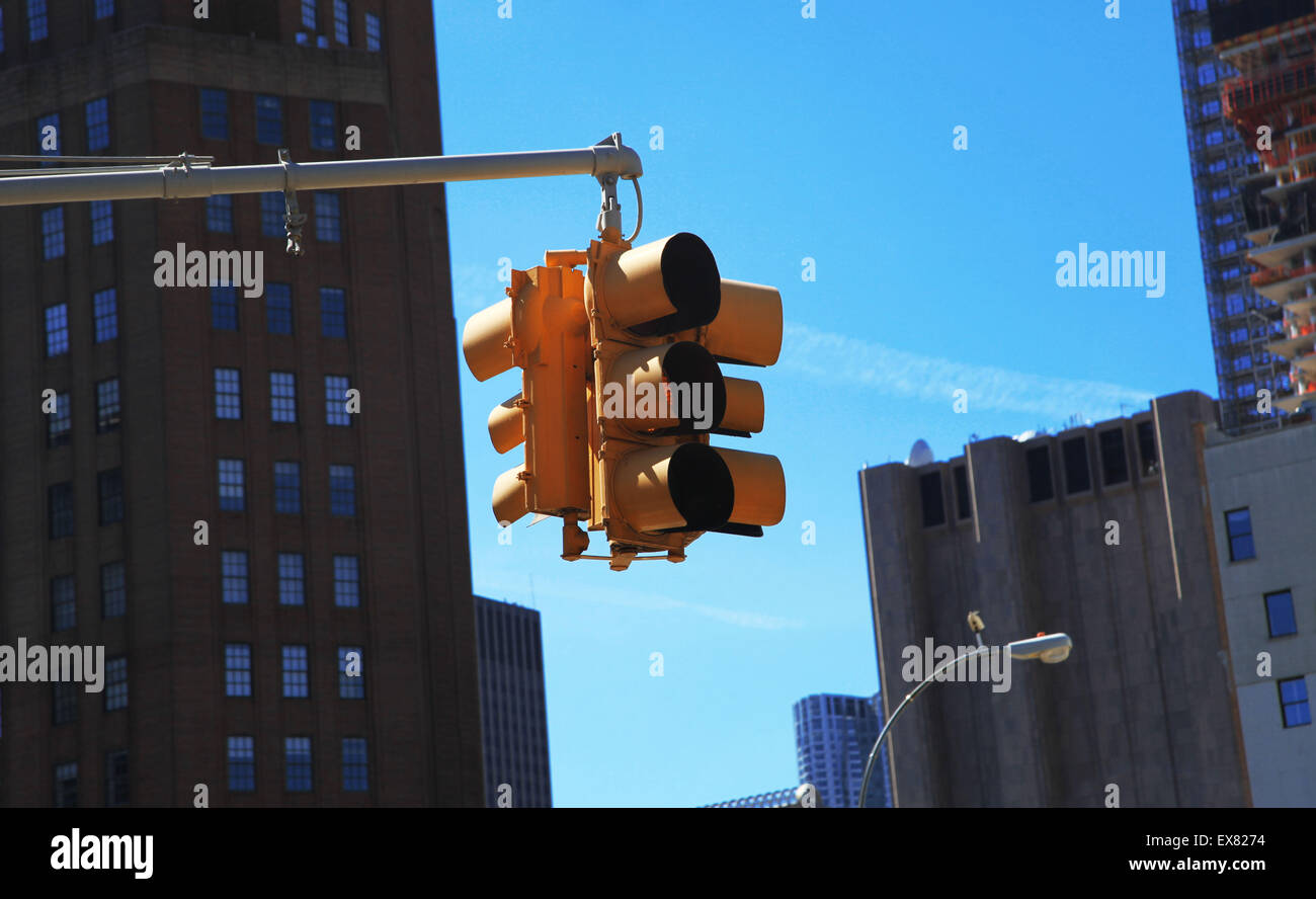 It's a photo of a traffic light in a street of New-York City in the USA ...