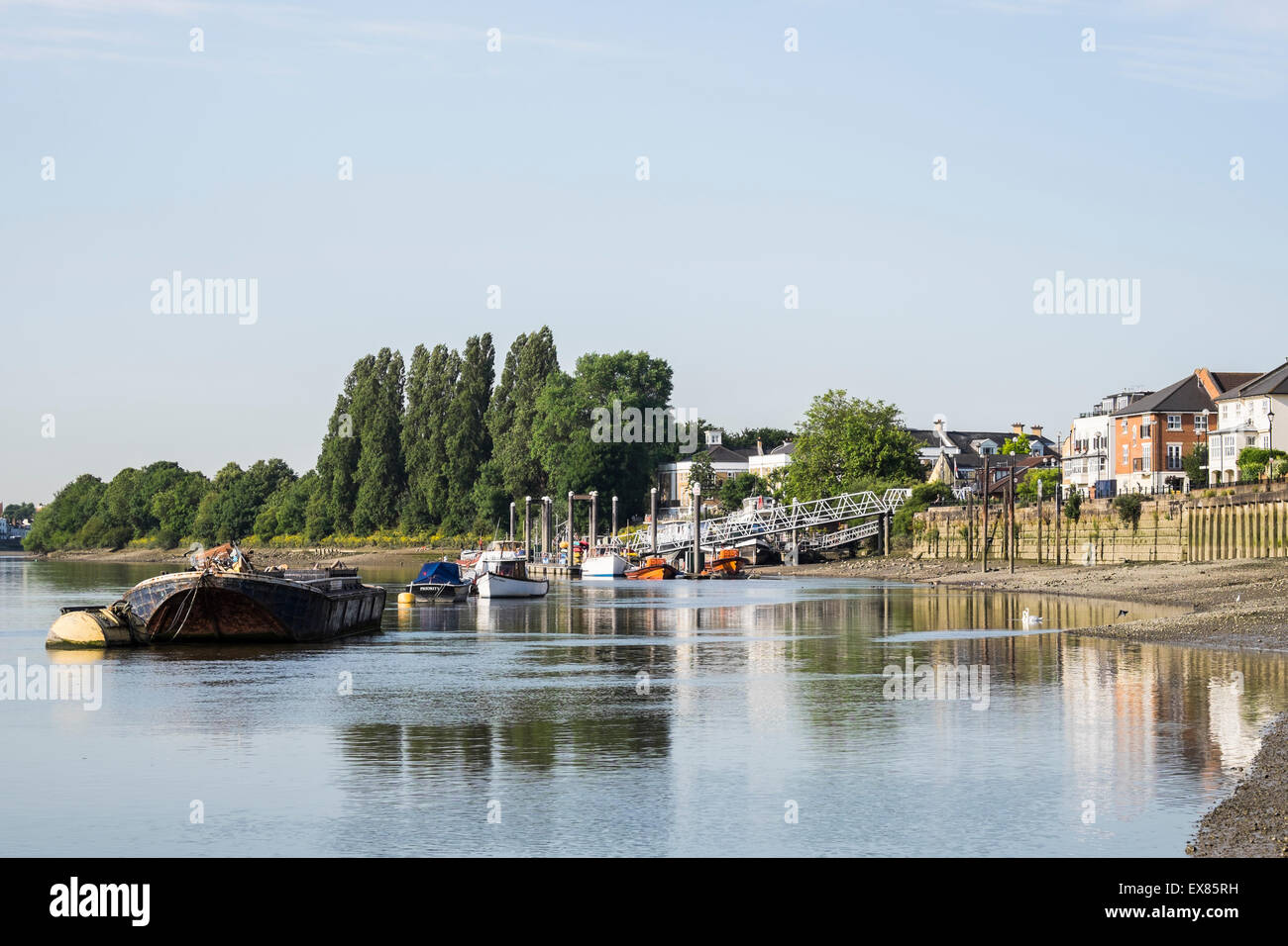 River thames at chiswick pier hi-res stock photography and images - Alamy