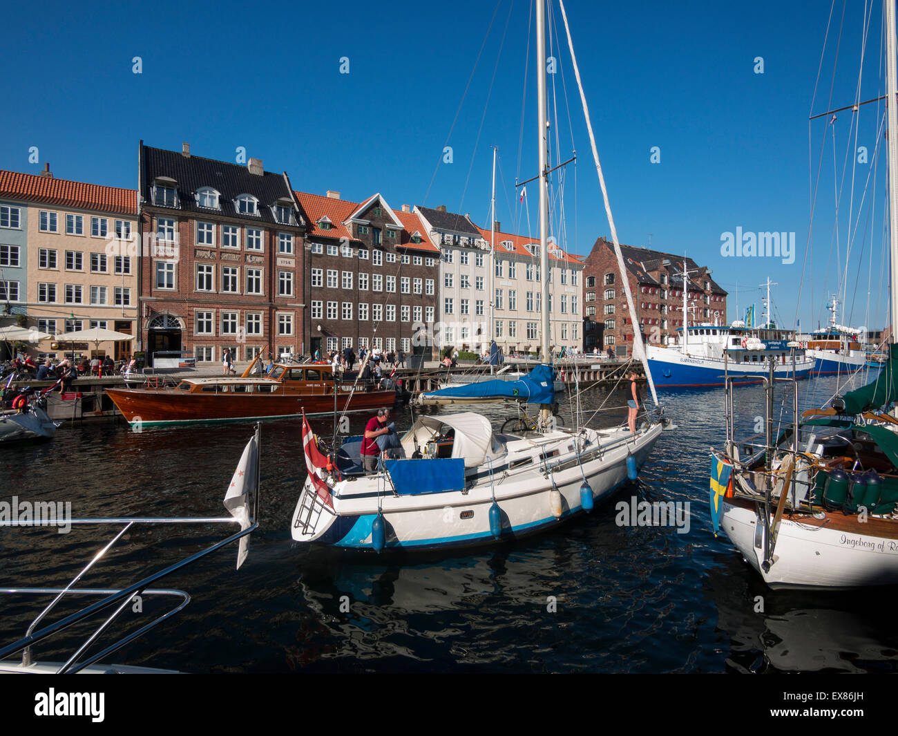 Yachts and traditional boats in the Nyhavn harbour area,Copenhagen ...