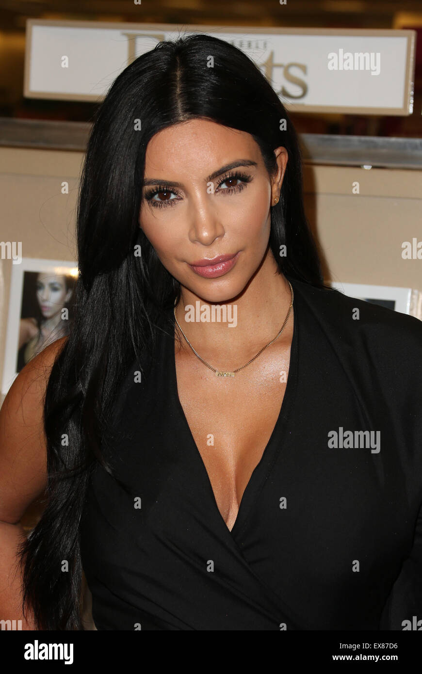 Kim Kardashian signs copies of her new book 'Selfish' at Barns and ...