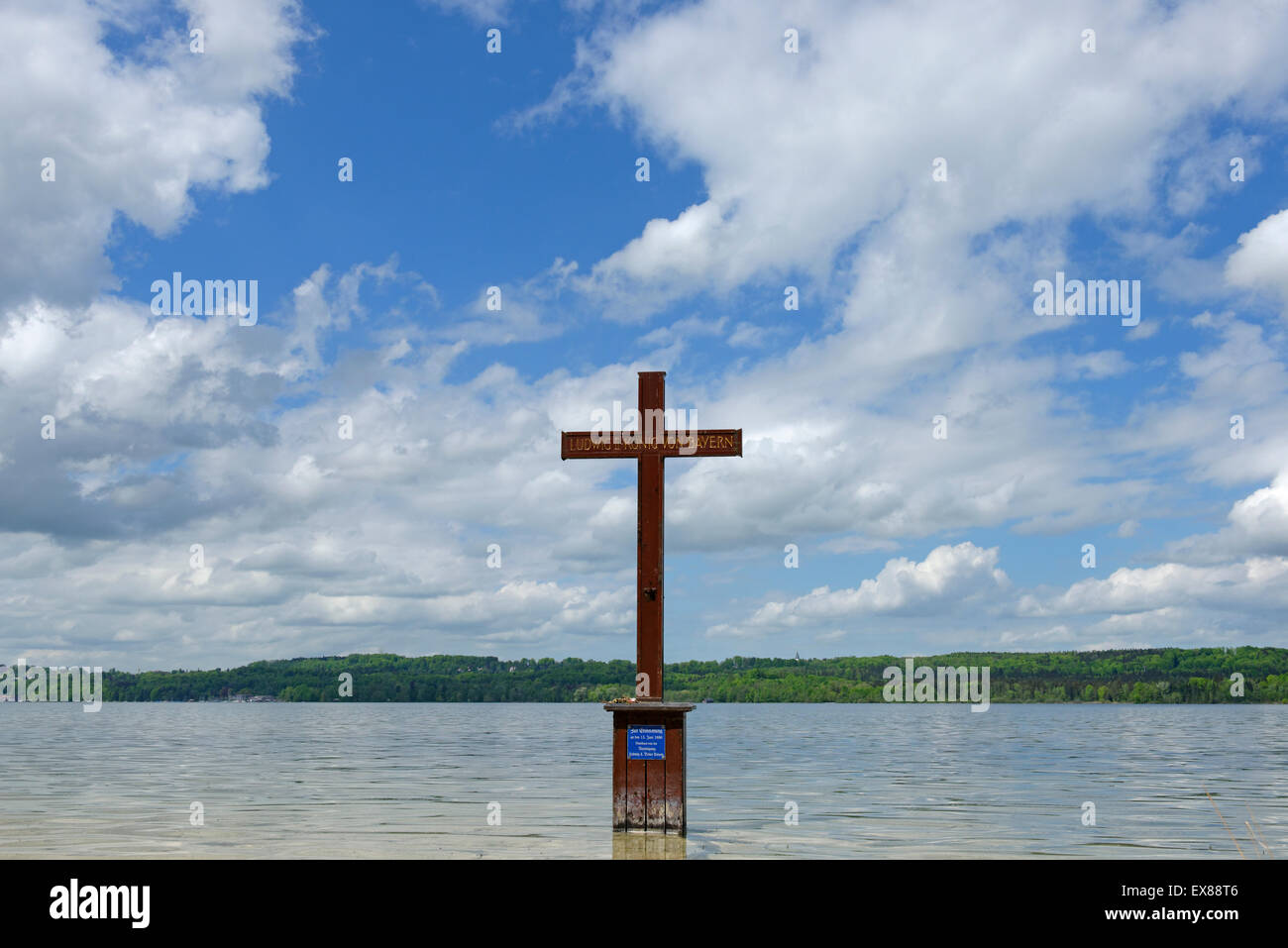 Memorial cross for King Ludwig II in Lake Starnberg, Berg, Upper ...