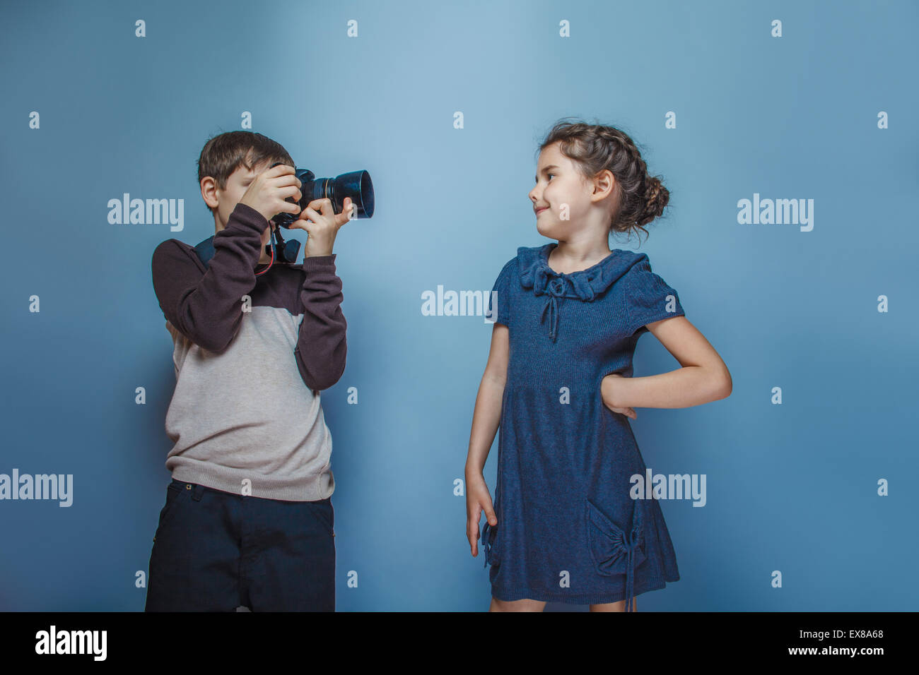 Teen photographer taking photo hi-res stock photography and images - Alamy