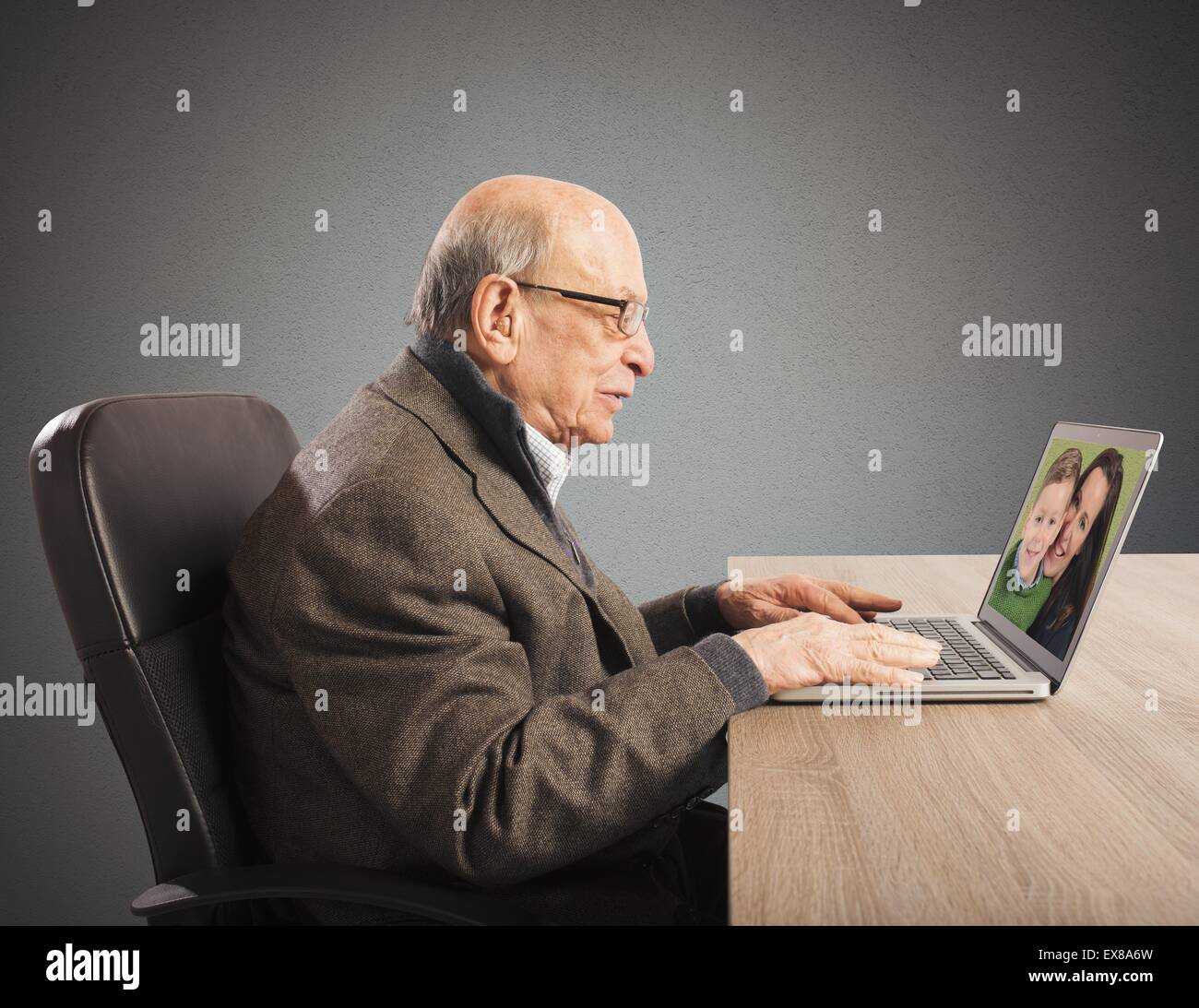 Webcam distant family Stock Photo - Alamy