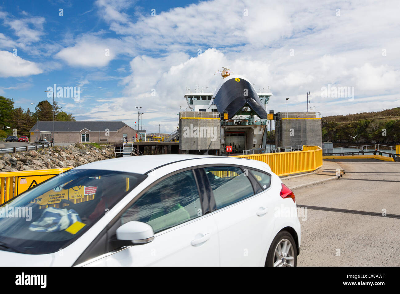 Car ferry hebrides hi-res stock photography and images - Alamy