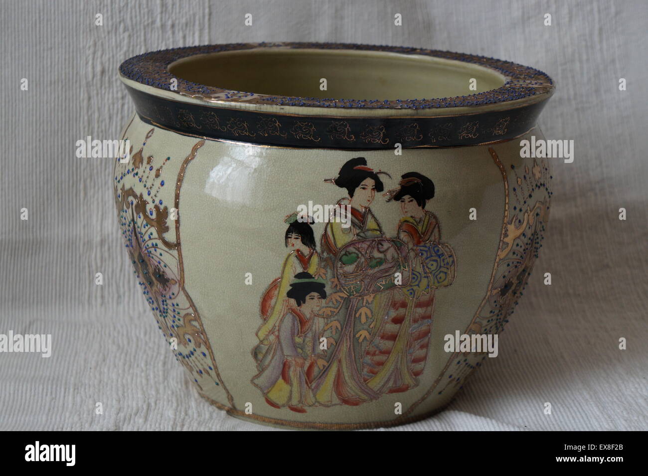 CHINESE DECORATED VASE Stock Photo - Alamy CHINESE DECORATED VASE Stock Photo - Alamy