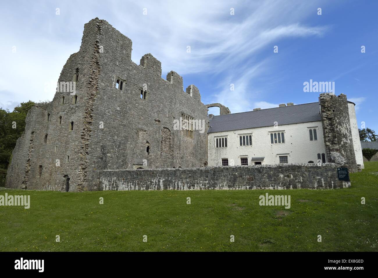 Old mansion ruins hi-res stock photography and images - Alamy