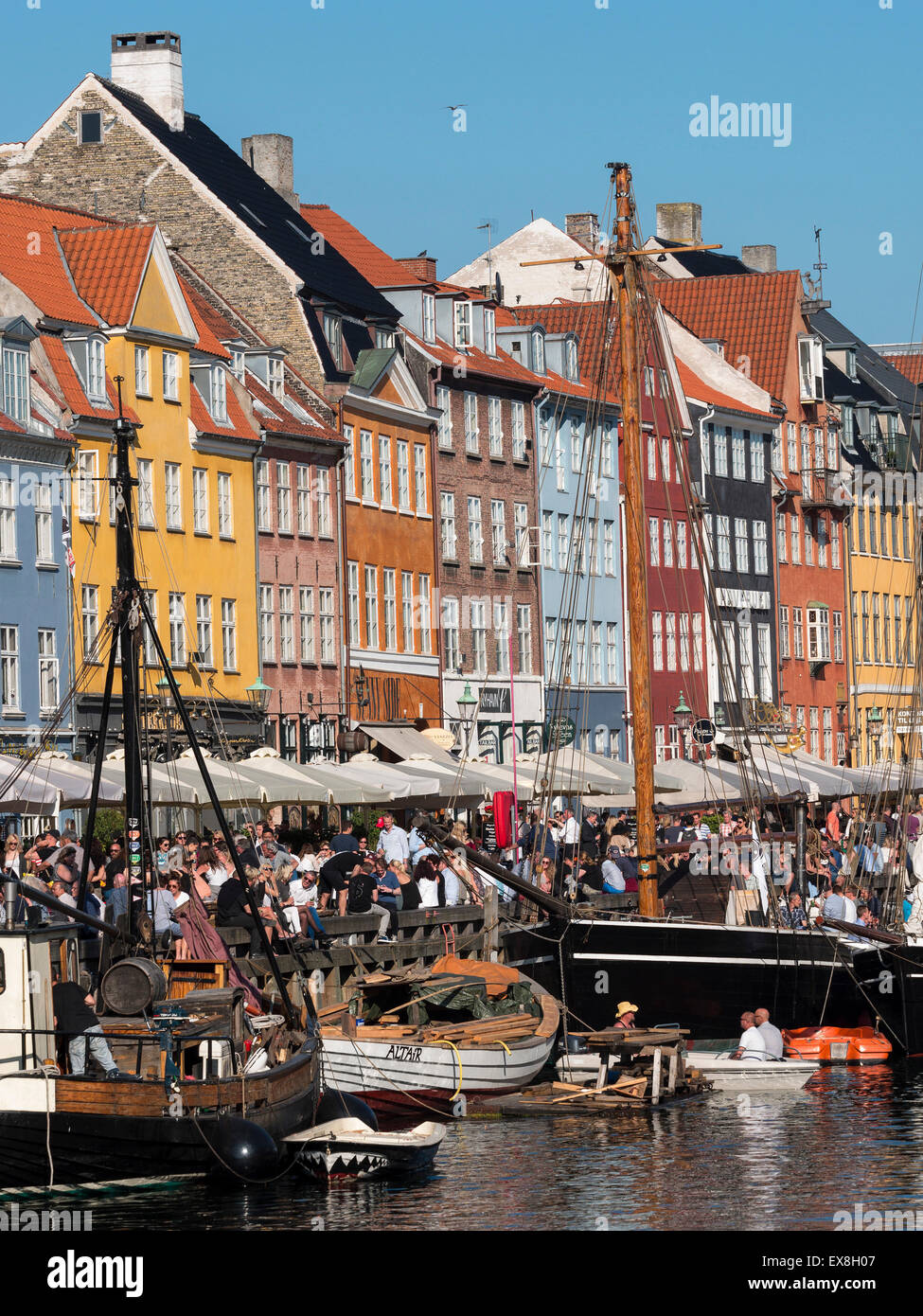 Yachts and traditional boats in the Nyhavn harbour area,Copenhagen ...