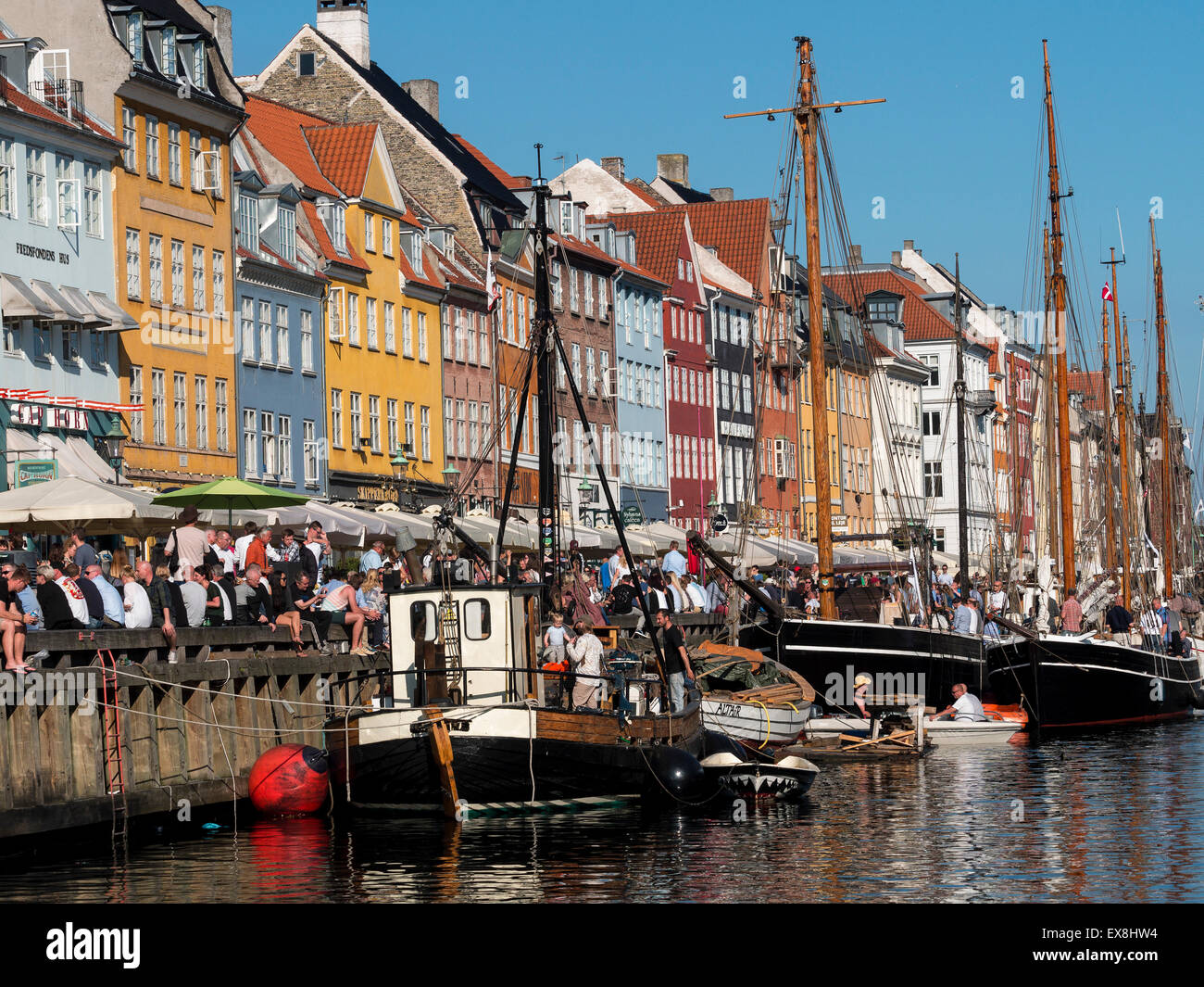 Yachts and traditional boats in the Nyhavn harbour area,Copenhagen ...