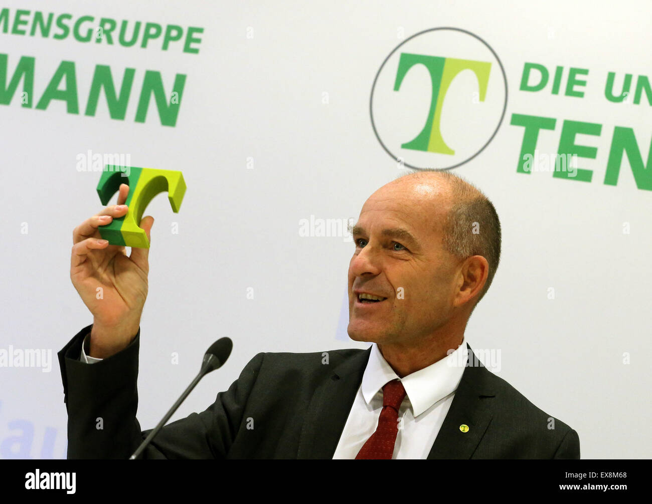 Karl-Erivan Haub, CEO of Tengelmann Group, presents a three-dimensional ...