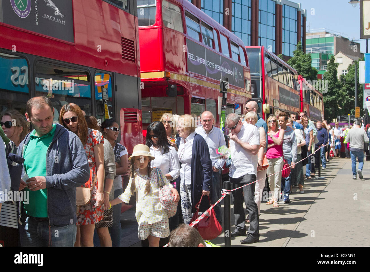 Wimbledon, London, UK. 09th July, 2015. Crowds queue to board buses for ...
