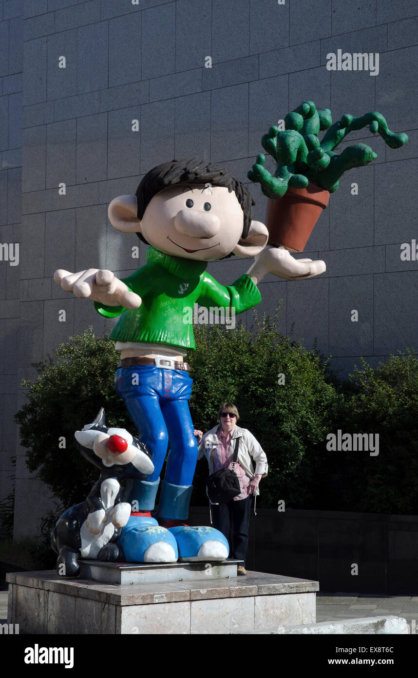 Cartoon statue hi-res stock photography and images - Alamy