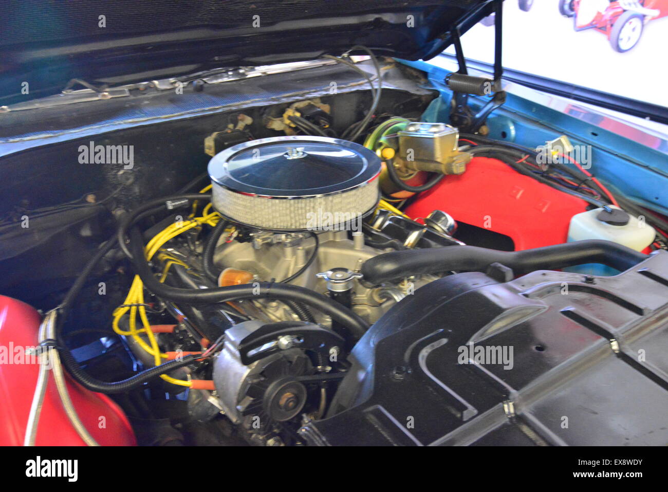 American V8 car engine Stock Photo - Alamy