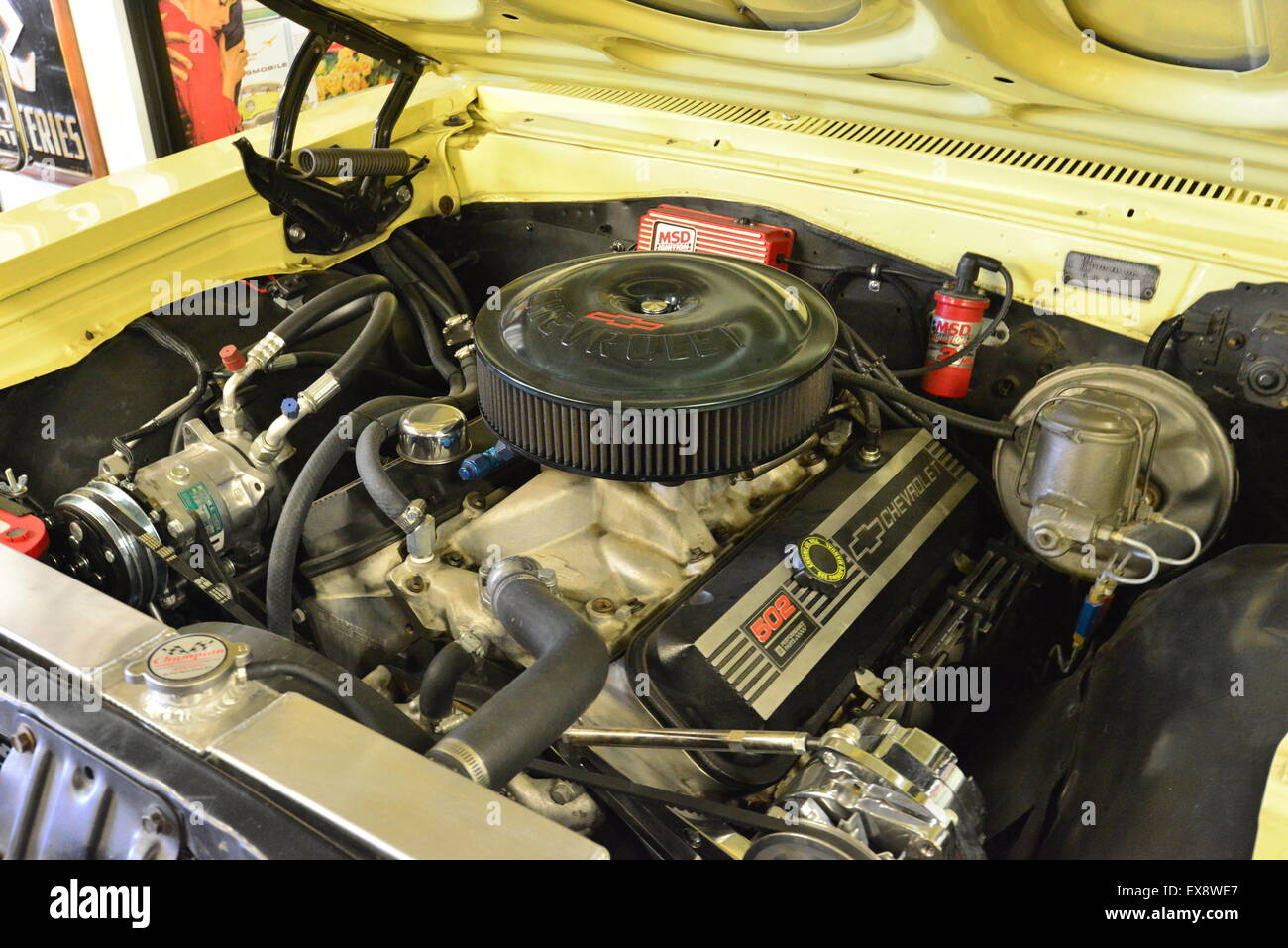 American V8 car engine Stock Photo - Alamy