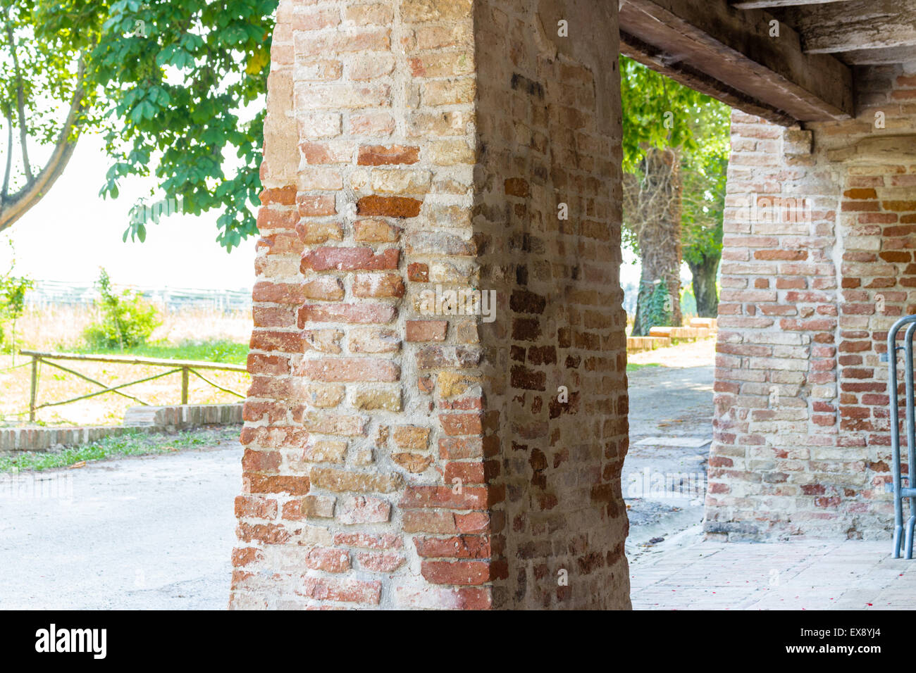 Columnsquare hi-res stock photography and images - Alamy