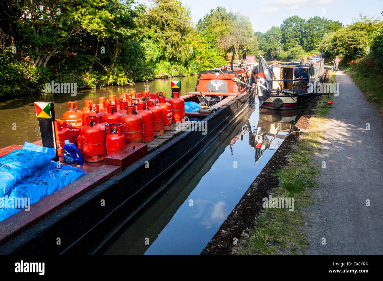 Barge refueling hi-res stock photography and images - Alamy