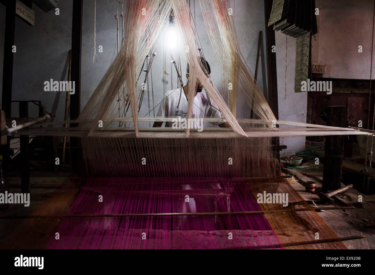 Old handloom weavers hi-res stock photography and images - Alamy