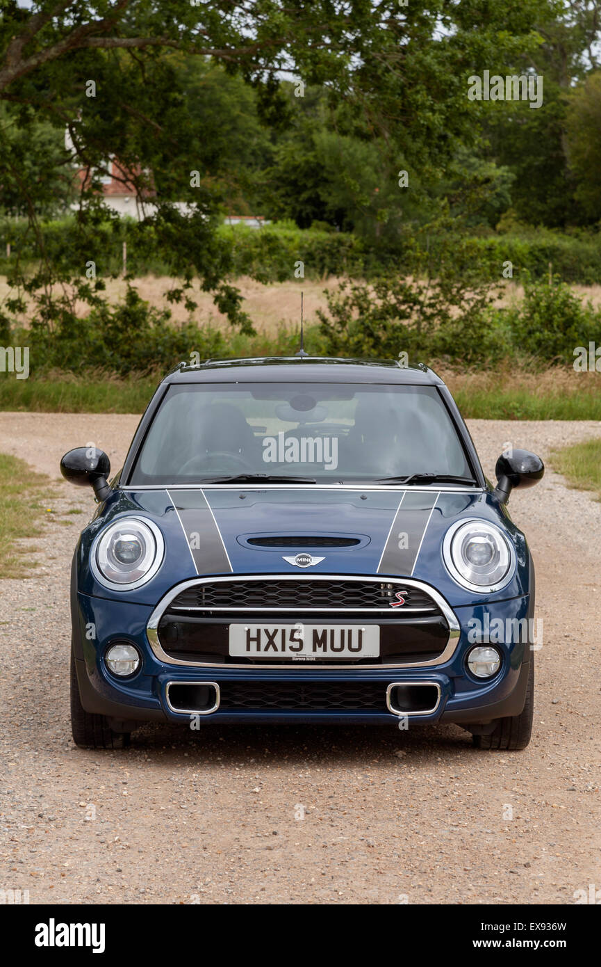 2015 Mini Cooper S 5 door Stock Photo - Alamy