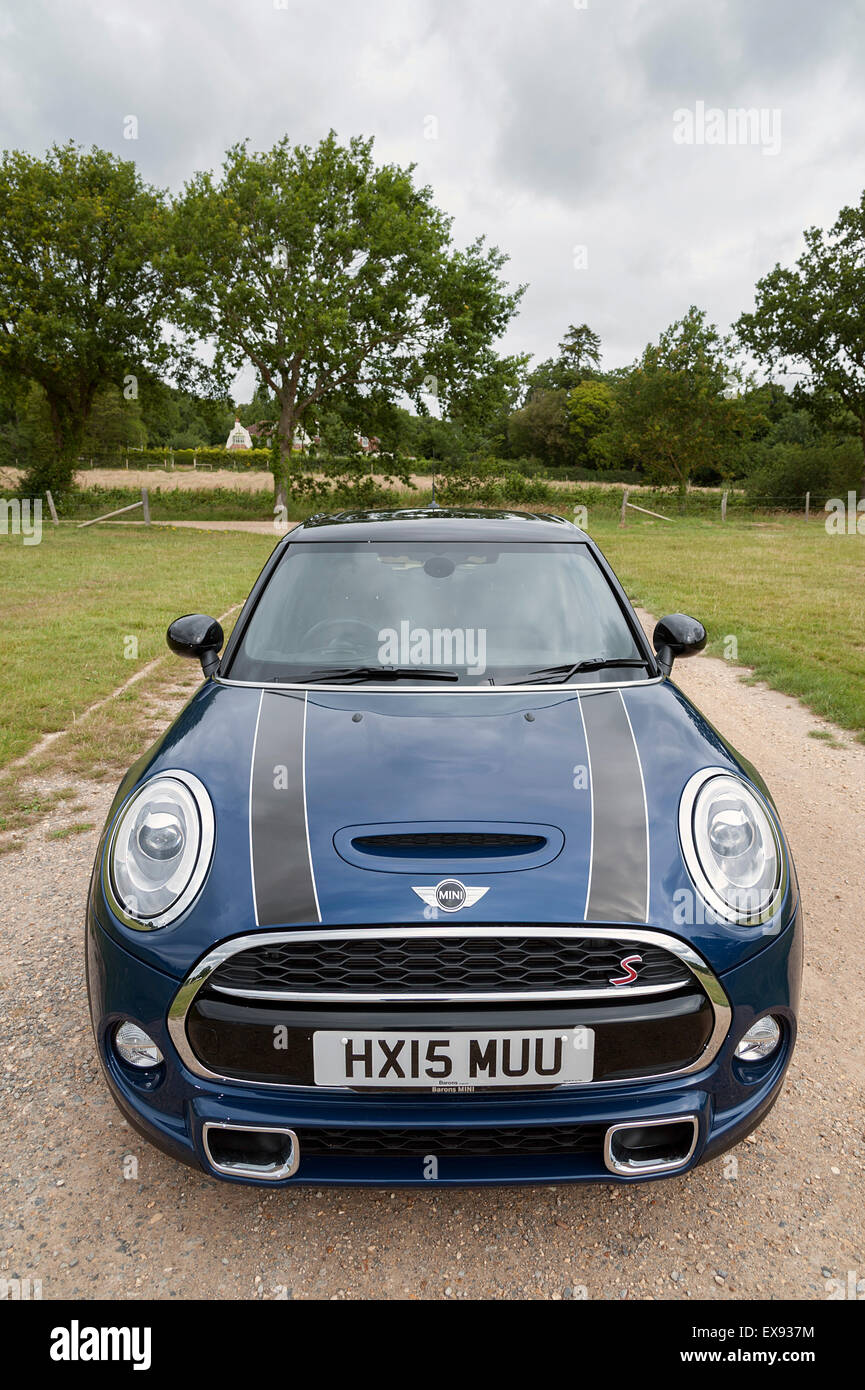 Mini bonnet hi-res stock photography and images - Alamy